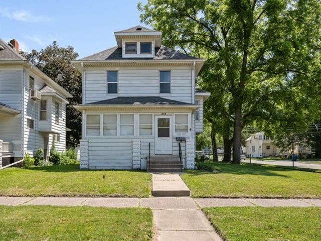 204 15th Ave, East Moline, IL 61244