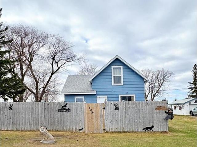 204 5th St E, Lancaster, MN 56735
