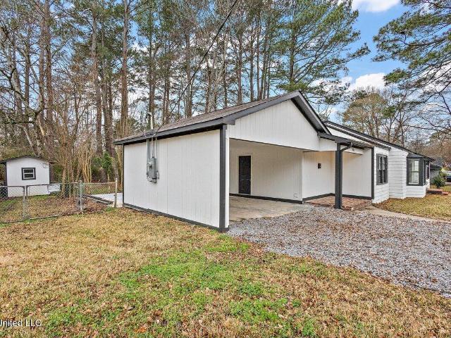 204 Colonial Circle