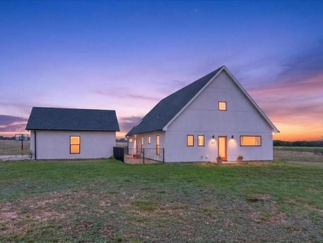 204 Compton Rd, Crawford, TX 76638