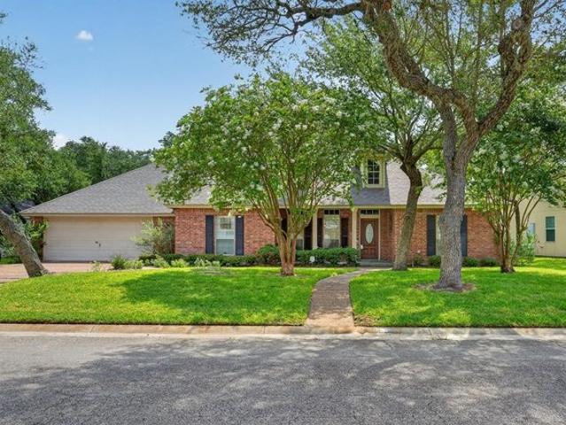 204 Champions Dr, Rockport, TX 78382