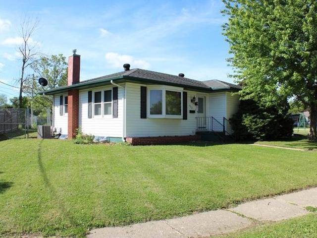 204 Charles St, Charles City, IA 50616