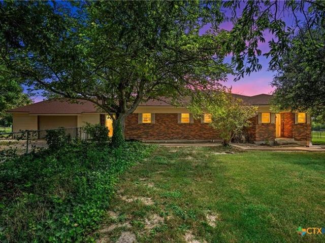 204 Christopher Dr, Eddy, TX 76524