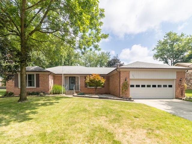 204 Creek Wood Dr, Greenfield, IN 46140
