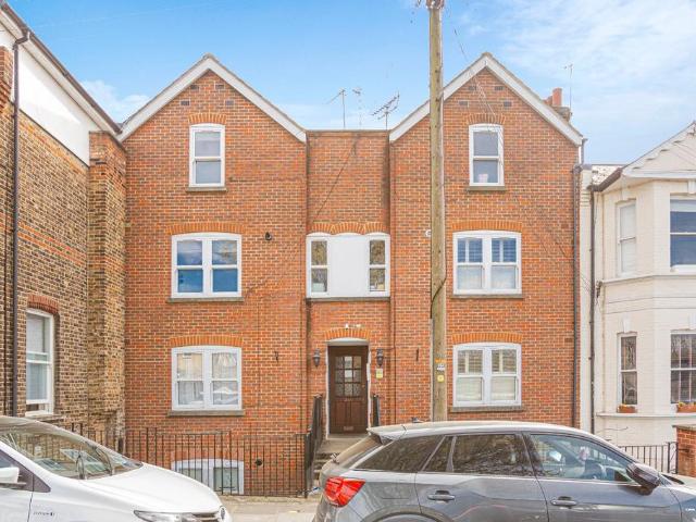 204 Amyand Park Road, Twickenham 1 bed flat to rent £1,550 pcm £358 pw