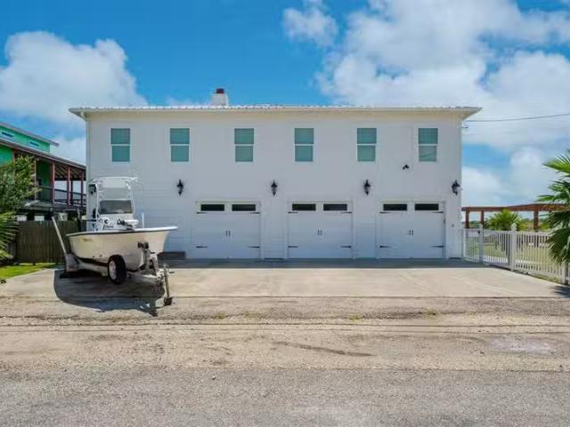 204 Bayshore Dr, Ingleside on the Bay, TX 78362