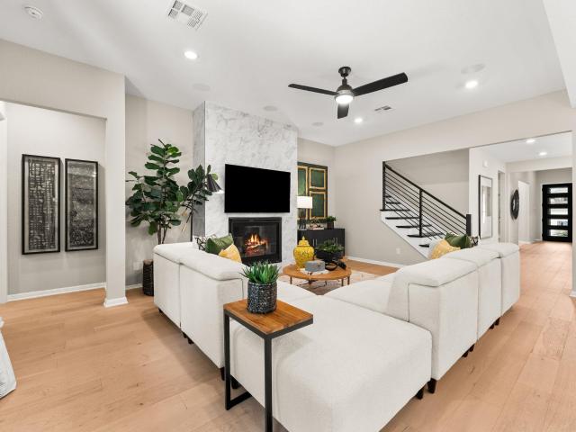 204 Barton Oak Trl