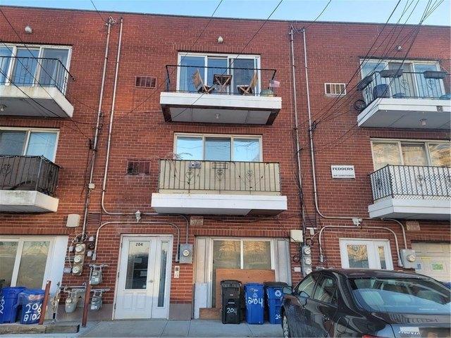 204 Beach 102nd St, Rockaway Park, NY 11694