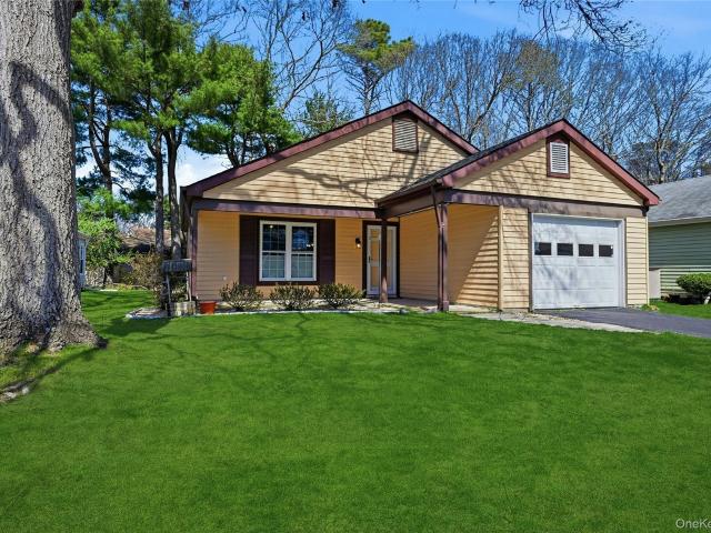 204 Belfast Ln, Ridge, NY 11961 | MLS #979949