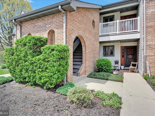 204 Black Oak Dr, Lancaster, PA 17602