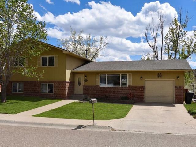 204 Georgetown Dr, Glendive, MT 59330