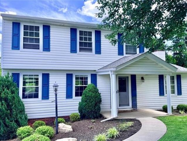 204 Glengarry Dr, Coraopolis, PA 15108
