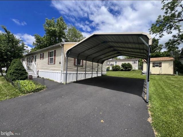 204 Green Hill Dr, Green Lane, PA 18054