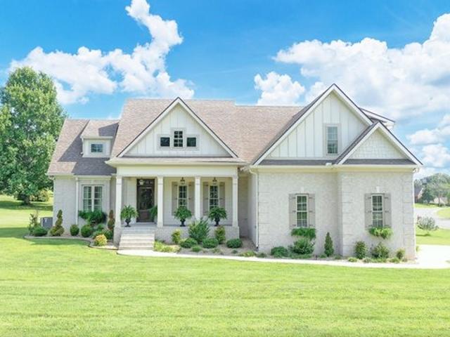 204 Green Hills Dr, Shelbyville, TN 37160