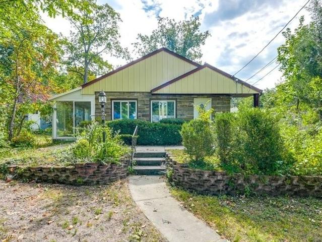 204 Grove Ave, Cuyahoga Falls, OH 44221