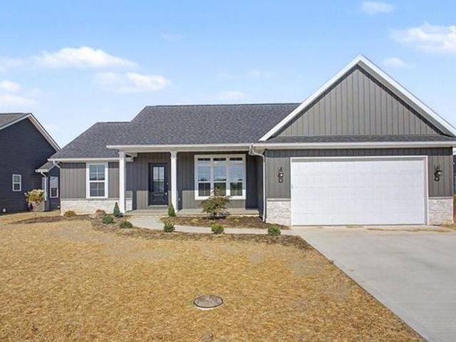 204 DE Rosa Dr, Johnstown, OH 43031