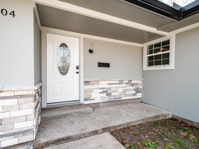 204 Dyer Ave, Baytown, TX 77520 | MLS #58557 | Compass
