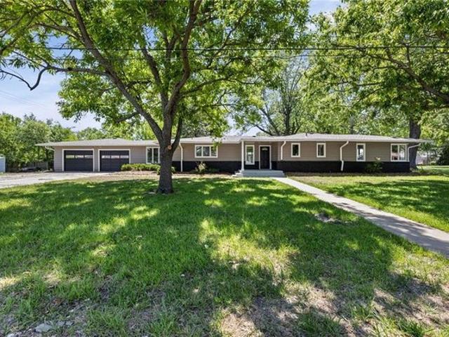204 E 14th St, Ottawa, KS 66067