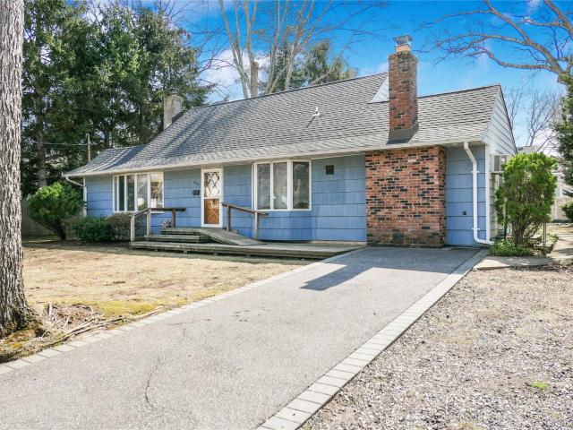 204 E 19th St, Huntington Station, NY 11746 | MLS #979389 | Compass