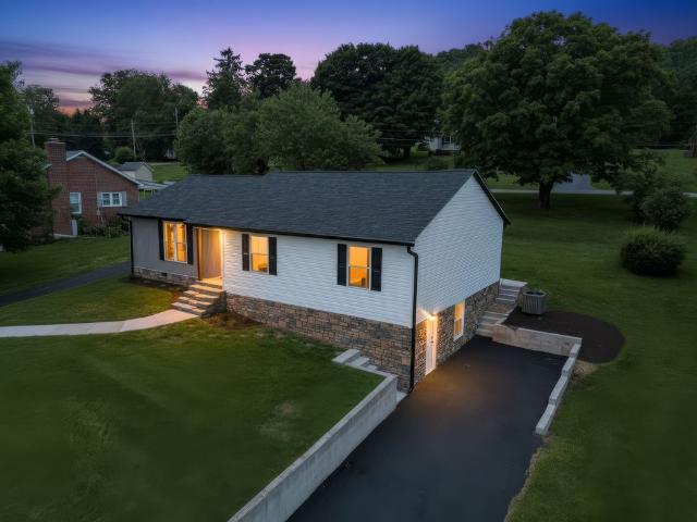 204 E Banner St