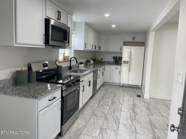 204 E Caldwell Ave