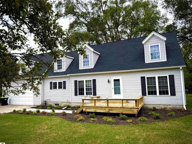 204 E Forrest Home Ave, Bellaire, MI 49615