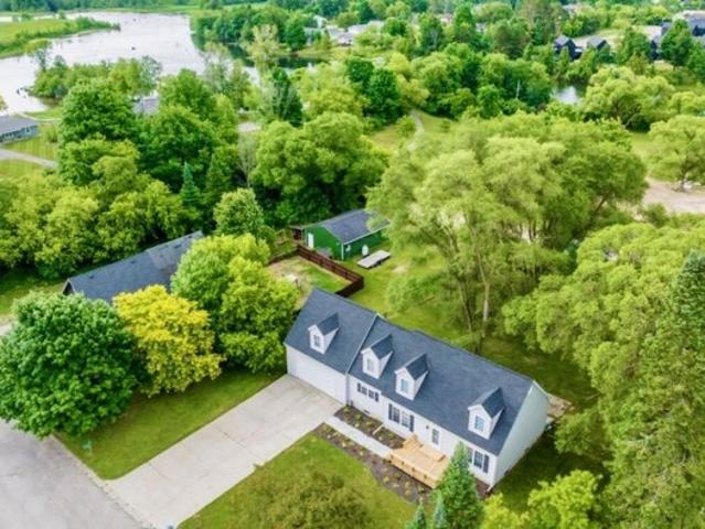 204 E Forrest Home Ave, Bellaire, MI 49615