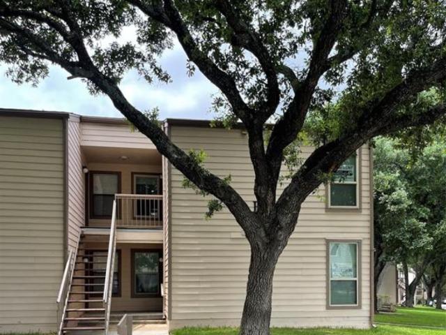 204 E Lakeview Ter, Montgomery, TX 77356 | MLS #25566 | Compass