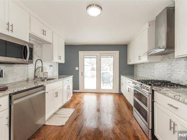204 E Lindsley