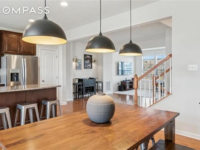 204 Eagle Dr, Cranberry Township, PA