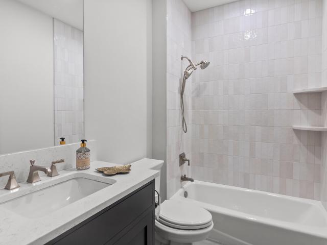 204 Fontana Blvd, Unit 2, Fontana, WI 53125 | MLS #1900