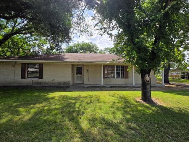 204 Fordyce St, Barry, TX 75102