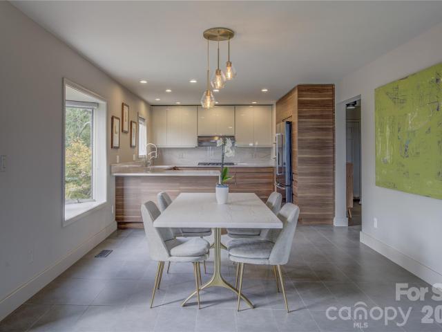 204 Fleetwood Plaza, Hendersonville, NC 28739 | MLS #4355