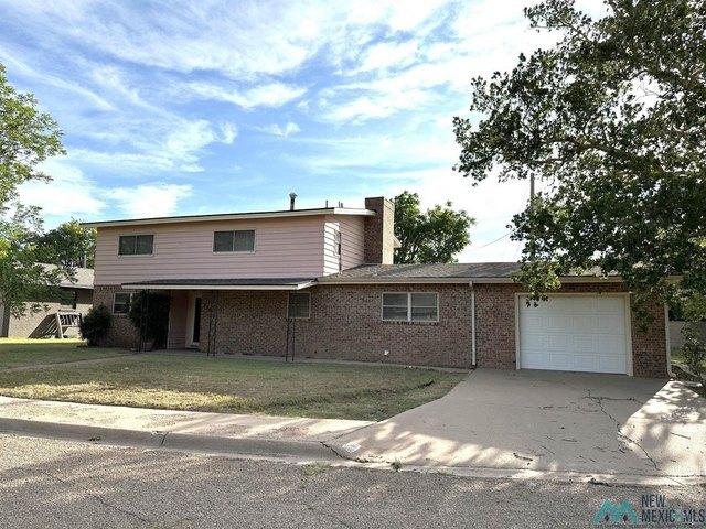 204 Floyd Golden Cir, Portales, NM 88130