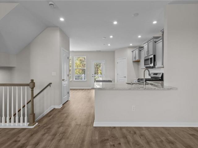 204 Freeman DR
