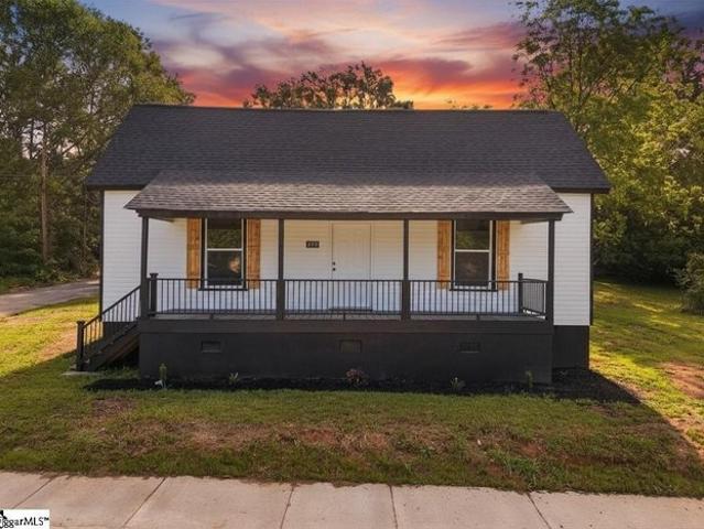 204 Kay St, Honea Path, SC 29654