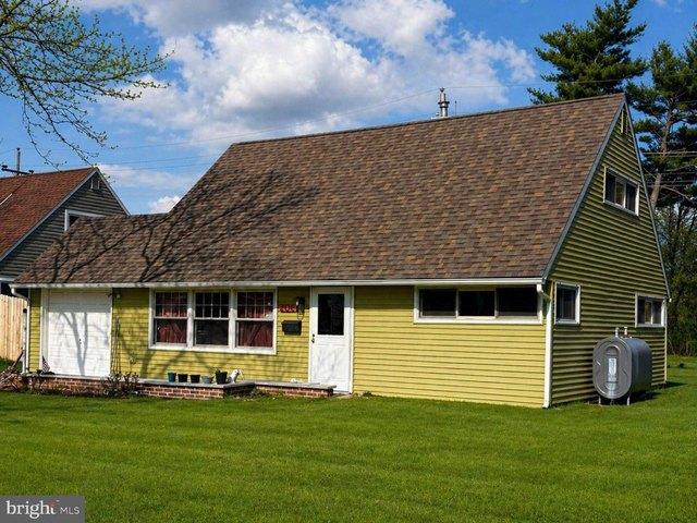 204 Kenwood Dr S, Levittown, PA 19055