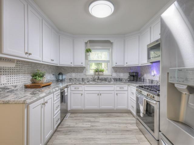 204 Hogan Ln
