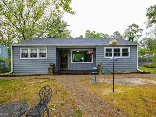 204 Holly Ln, Williamstown, NJ 08094