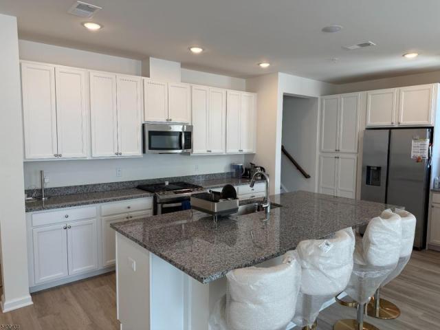 204 Honeysuckle Ln