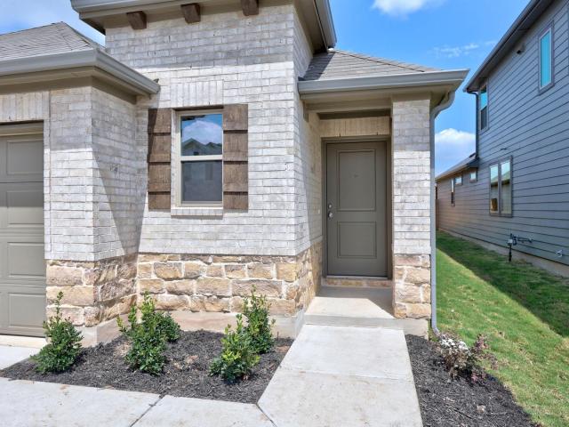 204 Hornet St