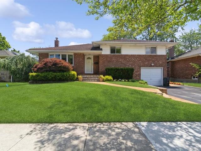 204 Halsey Ave, Jericho, NY 11753