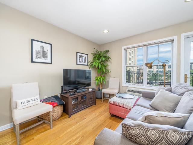 204 Jackson St # 6