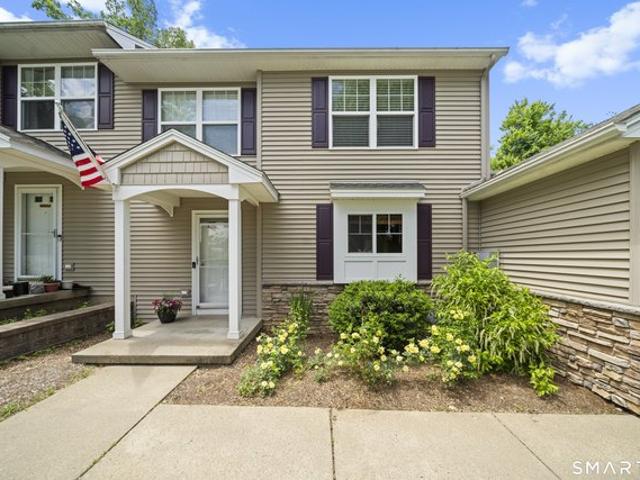 204 Oak Ridge Dr Unit 204, Windsor Locks, CT 06096