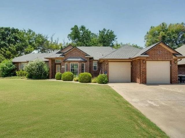 204 Oakdale Dr, Enid, OK 73703