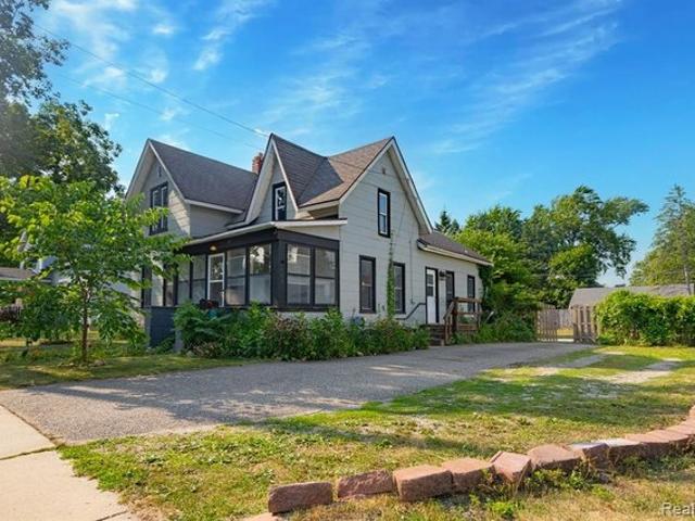 204 Oakland St, Holly Vlg, MI 48442