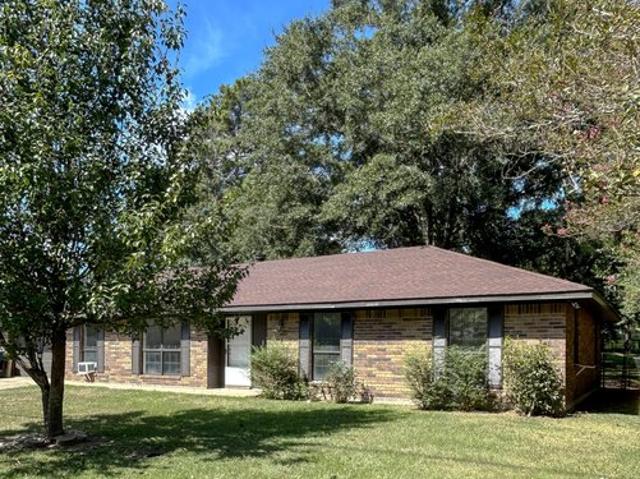 204 Old Oak Ln, Leesville, LA 71446