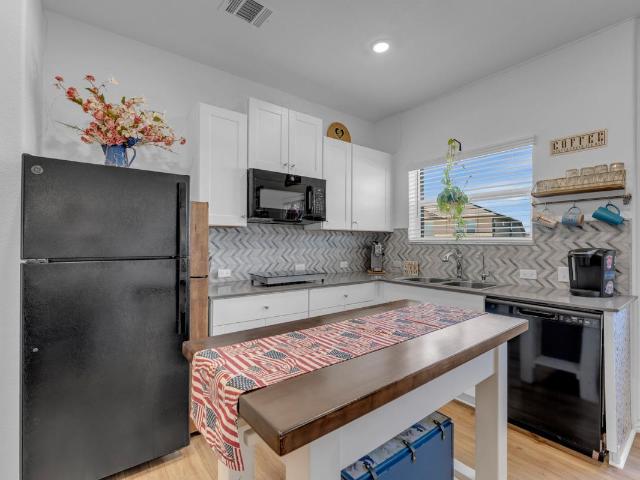 204 Lone Cedar Rd