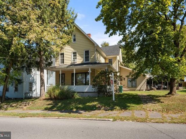 204 Lackawanna Ave, East Stroudsburg, PA 18301