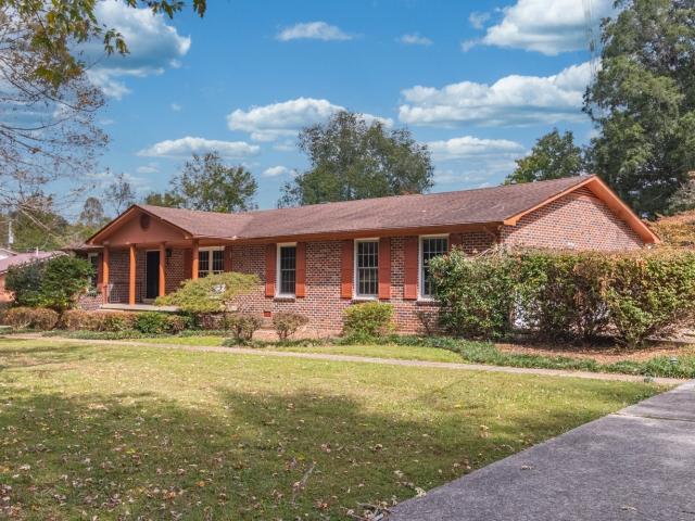 204 Lake Cir Dr, Tullahoma, TN 37388 | MLS #3171 | Compass